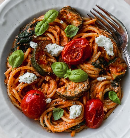 CREAMY TOMATO AND GOAT CHEESE PASTA BOWL